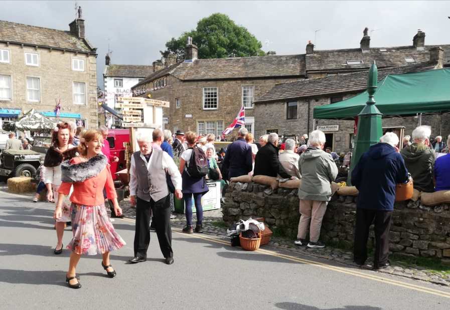 Photo Gallery. – Widnes Social Club and Wine Circle.